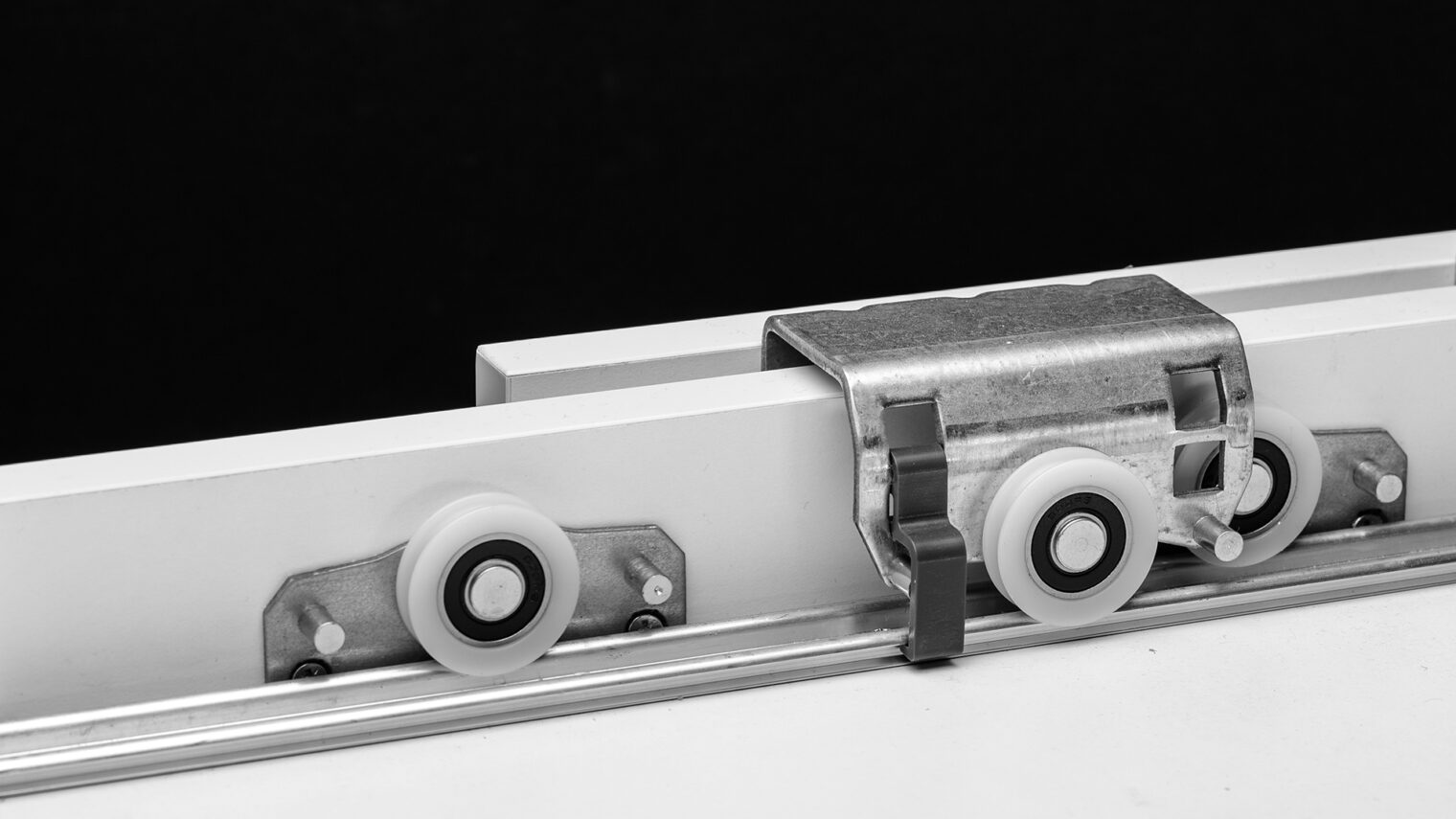 Wardrobe in modern style – how to design a wardrobe in a small space? - GTV